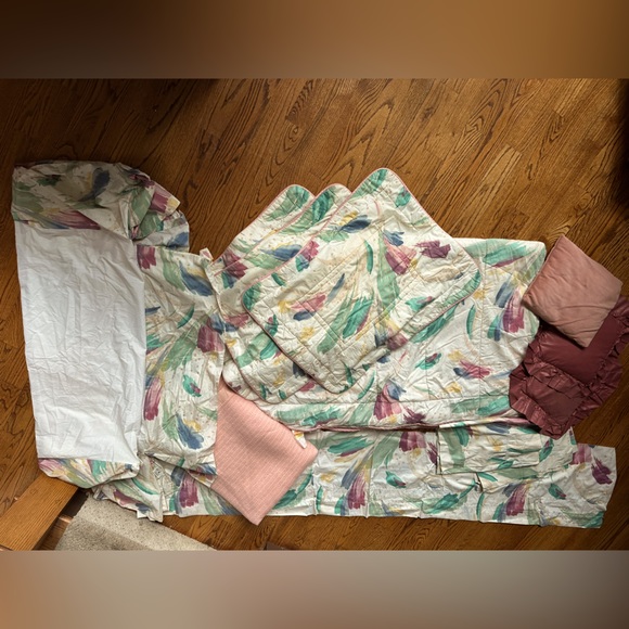 Bedding | David Set Complete With Matching Trashcan And Tissue Box ...